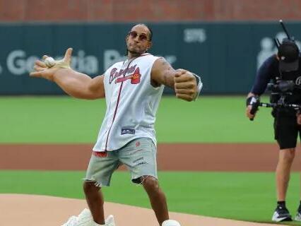 Ludacris Brings Back Giant Arms To Throw First Pitch At Braves Game