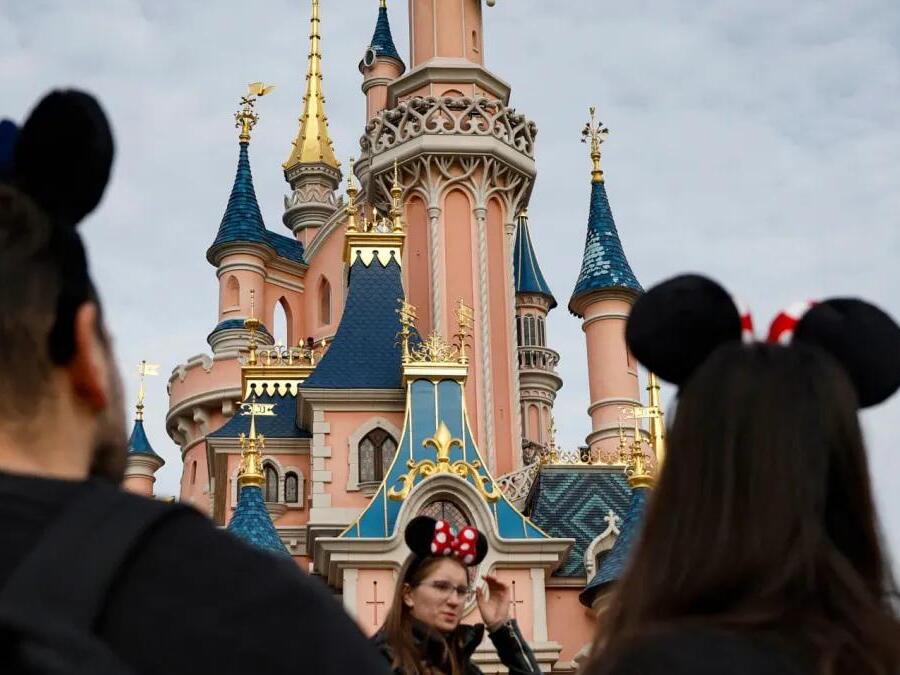 Disneyland expansion plan takes another step forward