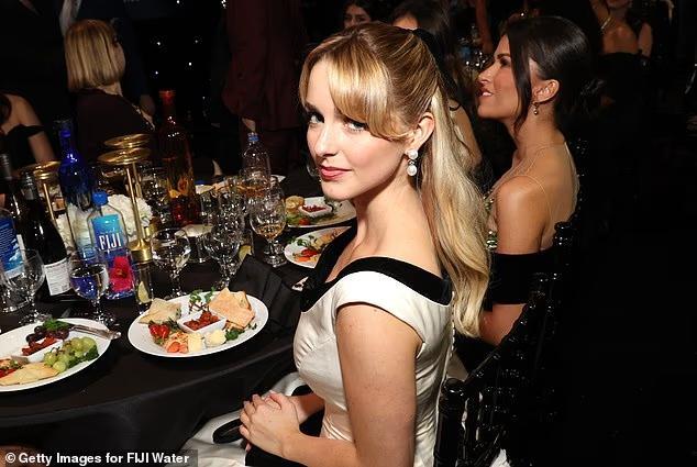 Worst awards show food in history REVEALED... from pizza in a bag to ...