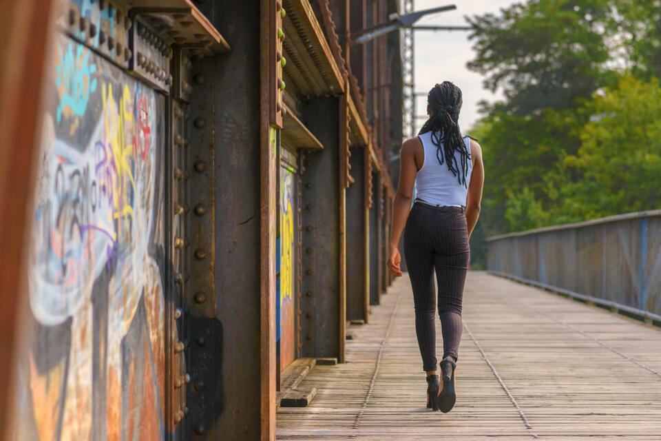 The walking pattern that reveals early neurological issue - NewsBreak