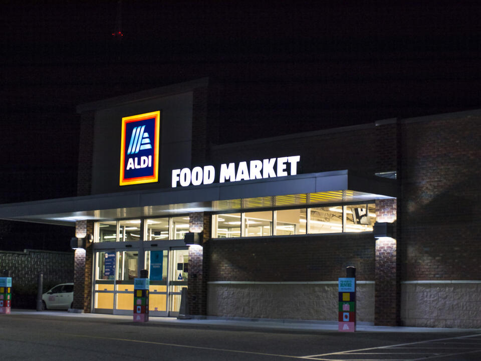 Aldi Is Selling a $17 Solar Fire Bowl That's Perfect For Summer and ...