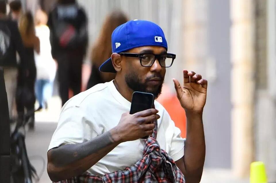 Photos of Kendrick Lamar Outside a New York Recording Studio Spark Talk ...