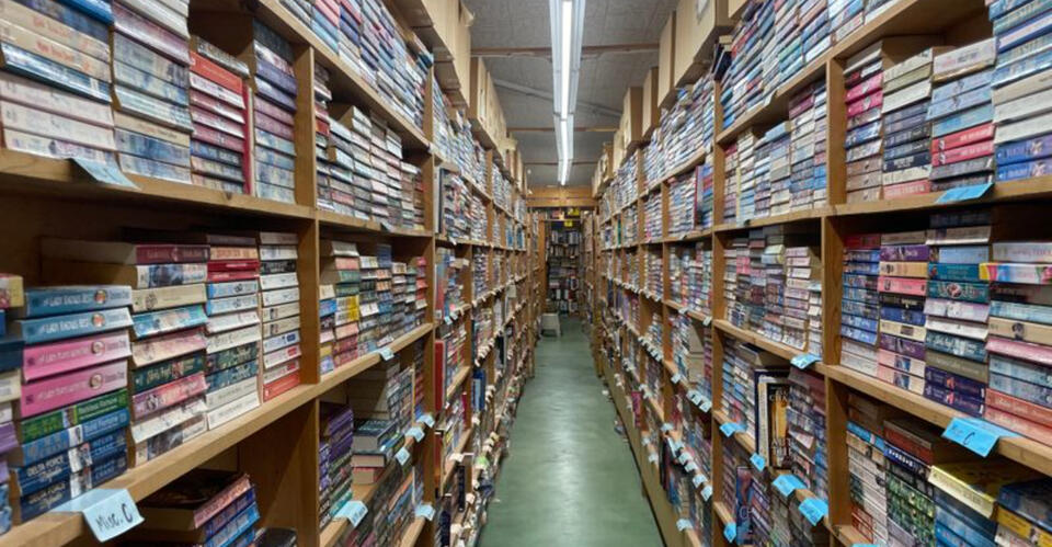 This Massive Florida Used Bookstore Is So Big You’ll Need Hours to See ...