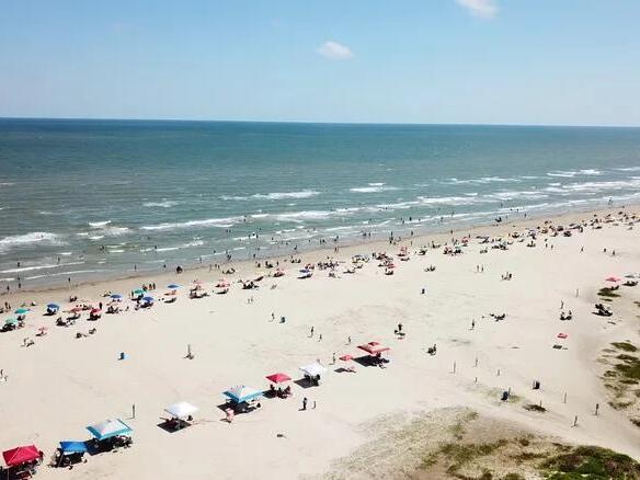 One Of The US' Best Beaches For Families Is This Texas Gem Full Of ...