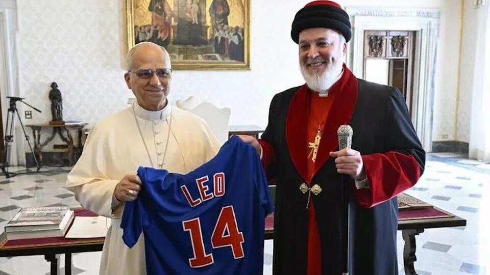 Pope Leo XIV, a White Sox fan, receives Cubs jersey from Assyrian ...