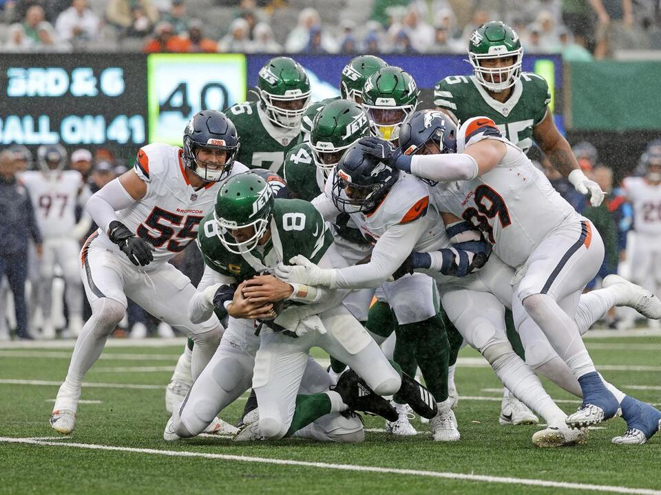 Jets stunned by Broncos as Aaron Rodgers, putrid offense fail to find ...