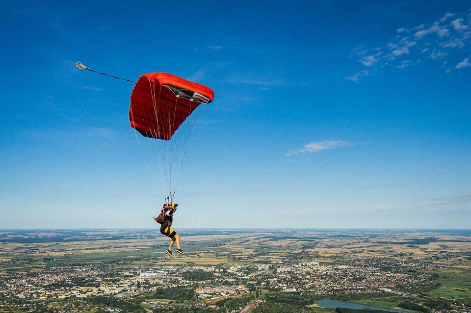 CT Man Dies In Skydiving Accident In Massachusetts - NewsBreak