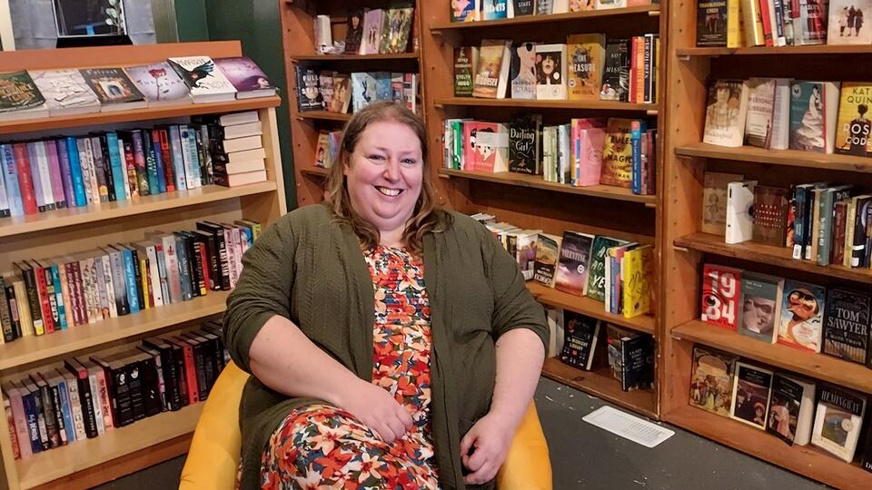 Downtown bookstore moves into new location - NewsBreak