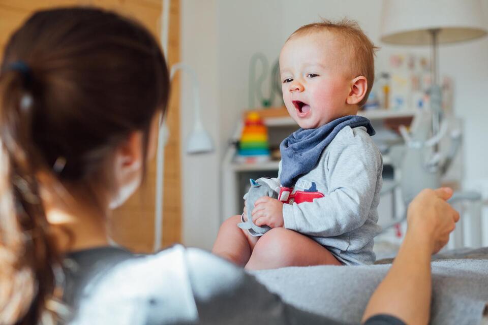 The scientific reason why babies say ‘dada’ before ‘mama’ - NewsBreak