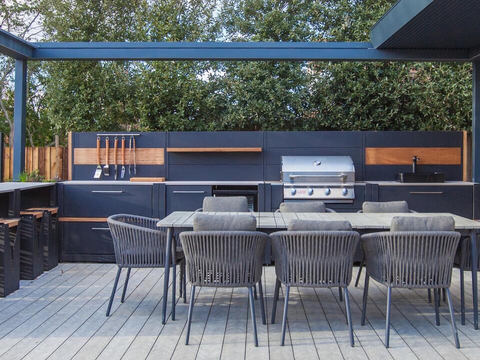 How to clean an outdoor kitchen – 7 expert steps to say goodbye to grease
