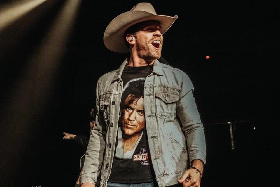 BREAKING: Dustin Lynch Forced To Postpone Red Rocks Debut - NewsBreak