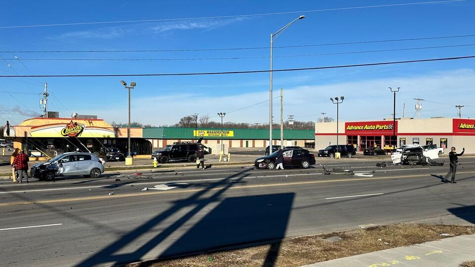 Sheriff's office confirms four vehicles involved in high-speed crash on ...