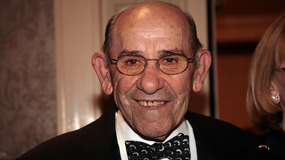 Largest game of catch held in remembrance of Yogi Berra; breaks record ...