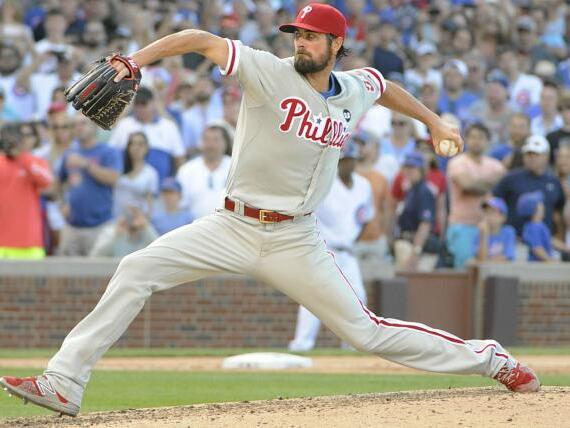 Phillies outfielder makes personal sacrifice to honor franchise icon