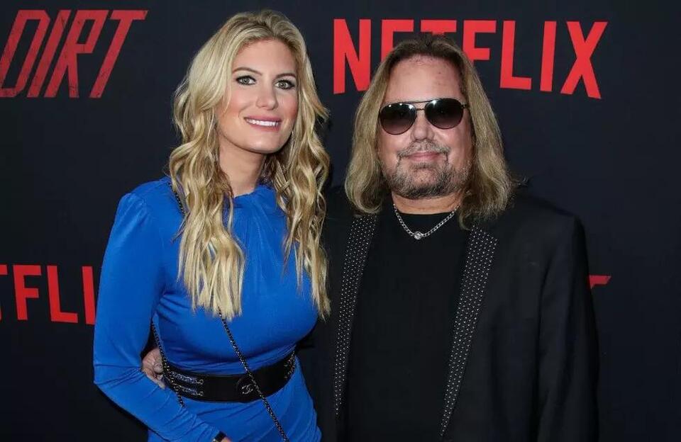 Vince Neil’s Girlfriend Saved by Pilot’s Final Actions During Airport ...