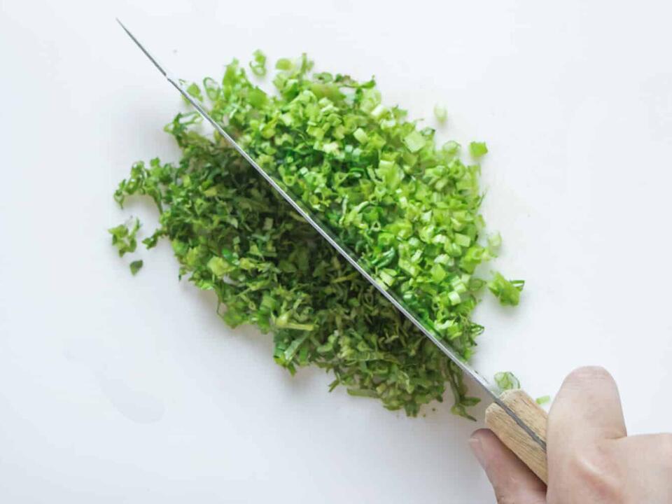 Culantro vs. Cilantro: Taste Differences & When to Use Each