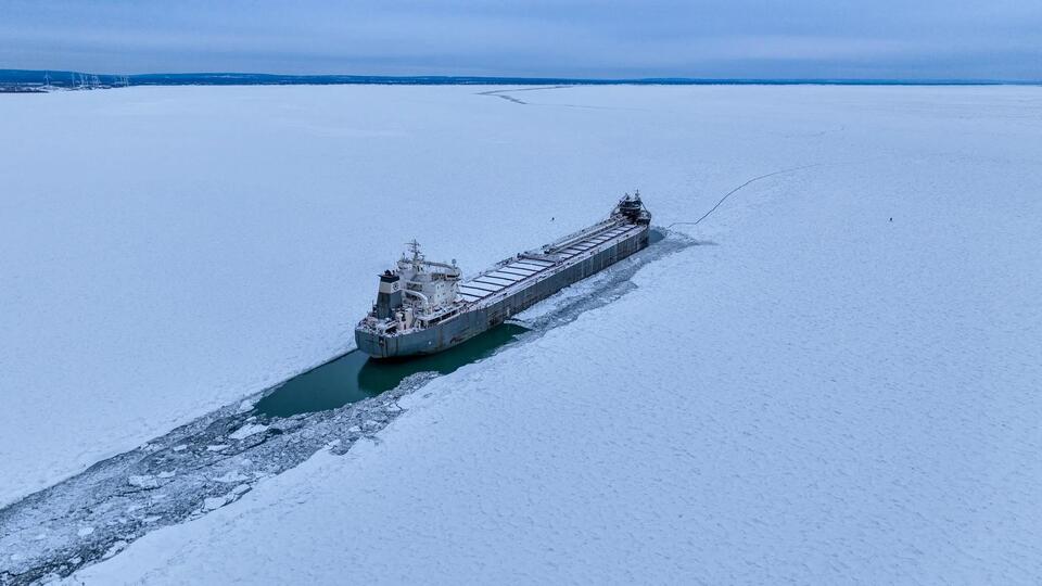 WATCH: Freighter 'Manitoulin' stuck in growing Lake Erie ice field off ...