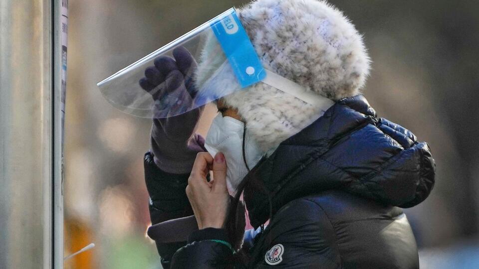 Singer loses contract over song about 'big pharma,' 'man-made virus ...