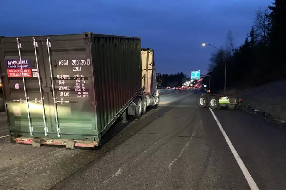 Semi-Trailer Loses ALL Rear Wheels: Dragged on Washington Highway ...
