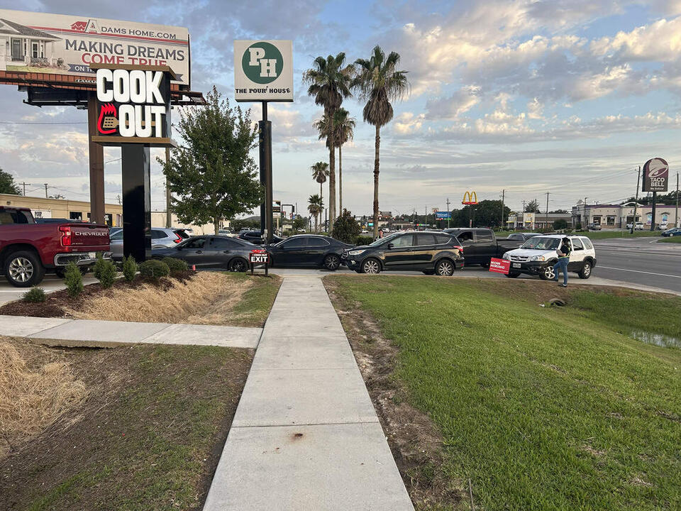 Huge crowd celebrates opening of first Cook Out on the Mississippi ...
