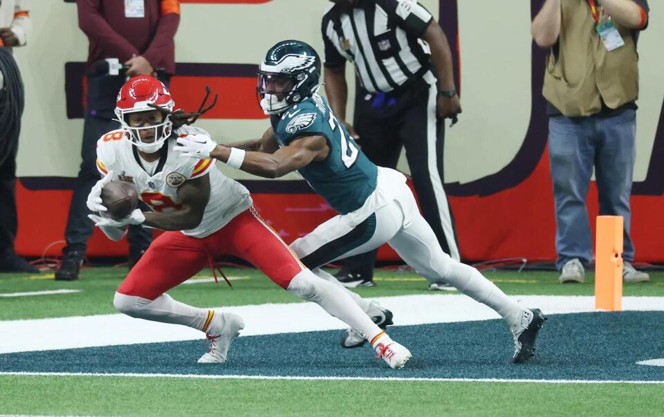 Chiefs WR DeAndre Hopkins Sends 10-Word Message Addressing His NFL Future - NewsBreak