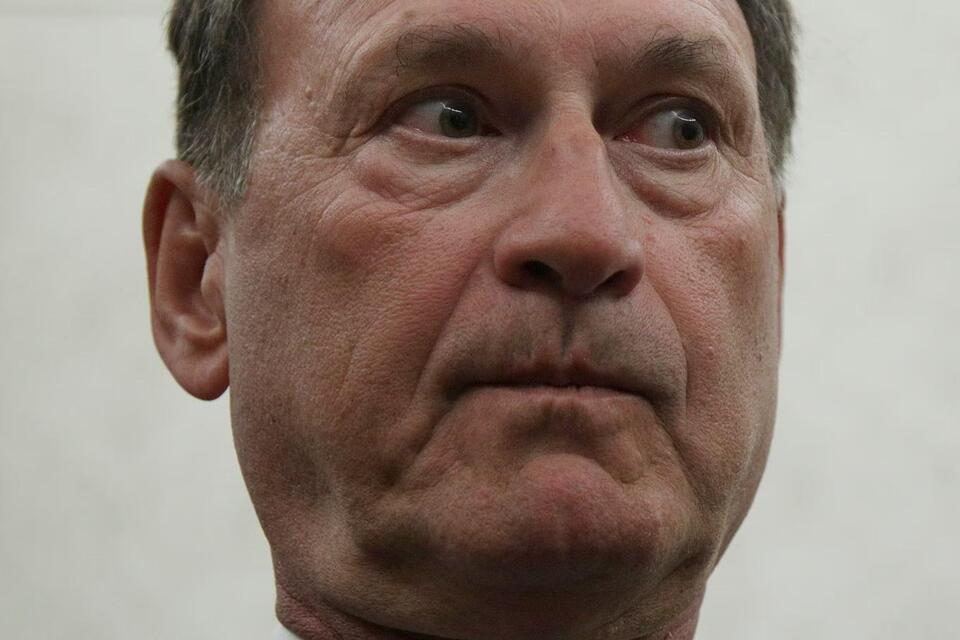 Samuel Alito Can’t Even Lie Properly About That Upside-Down Flag ...