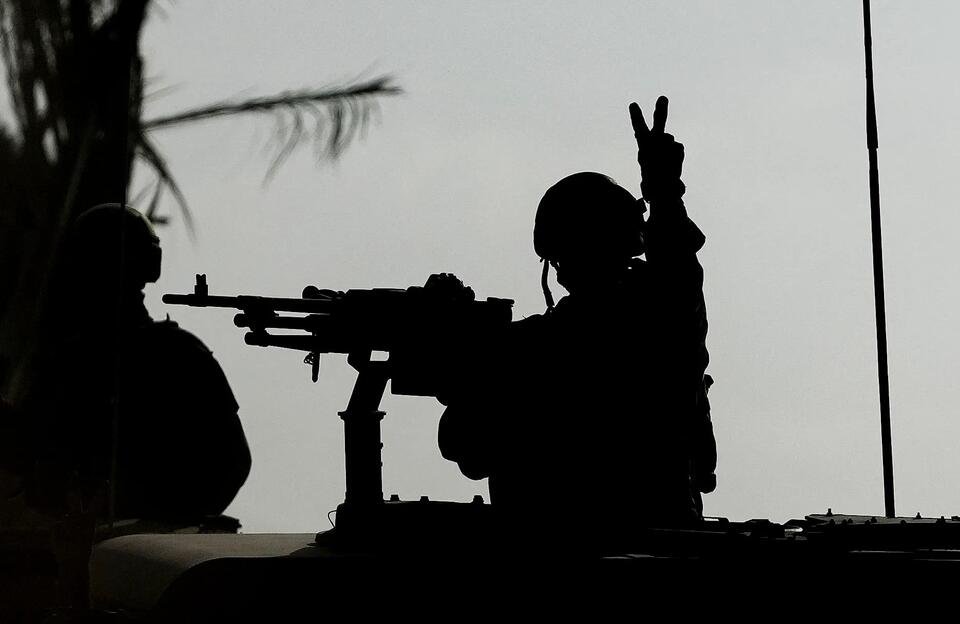 Israeli soldier flashes V for Victory sign as tanks roll into Gaza City ...