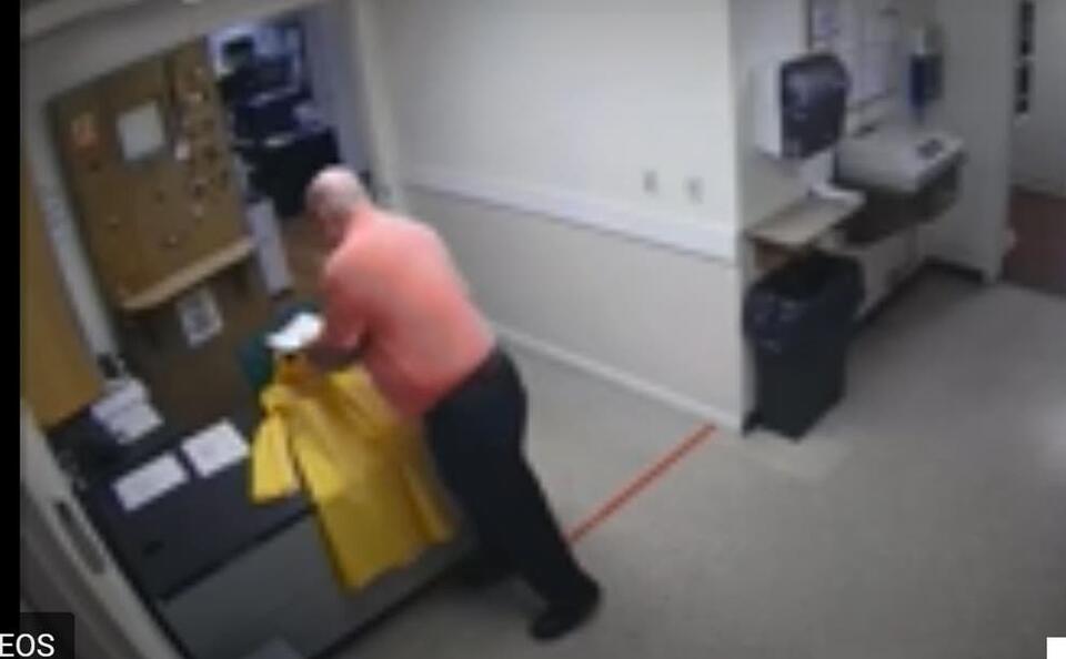 Police chief resigns ‘after putting KKK sign on Black officer’s desk ...