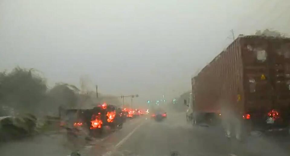 Bolt of lighting hits transformer by busy highway causing huge fireball ...
