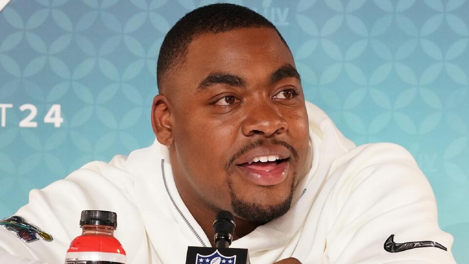 Chiefs, Chris Jones agree to big contract extension - NewsBreak