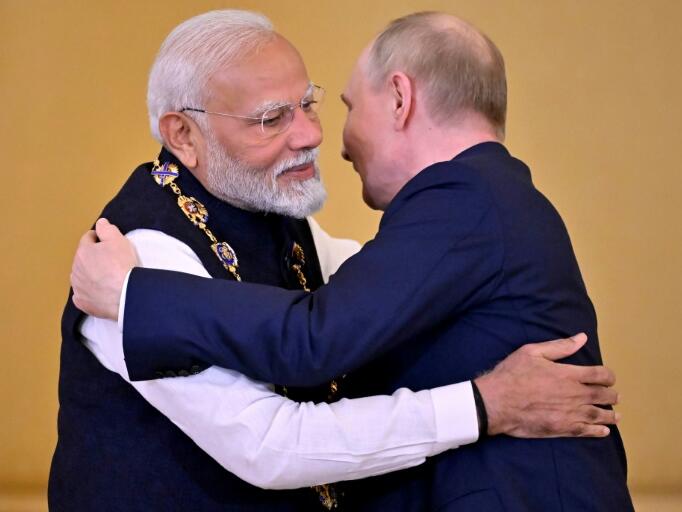 Modi tells Putin at Kremlin 'war cannot solve problems'