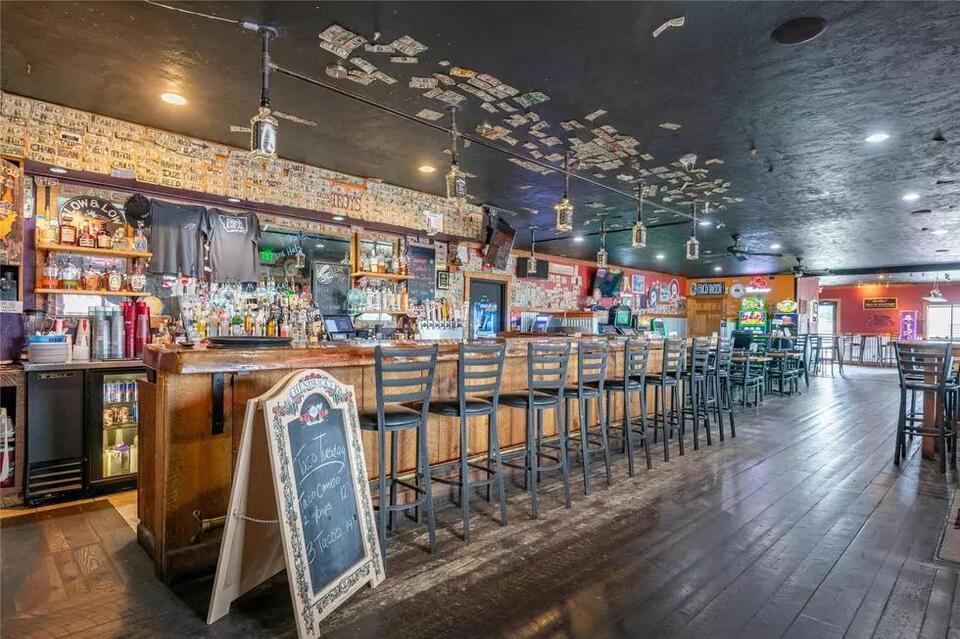 The Awesome Montana Bar Where You Might See ‘Yellowstone’ Stars is For ...