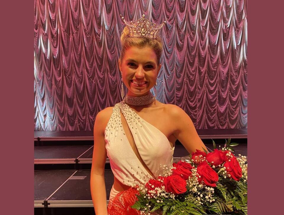 Miss Hoover 2024 Abbie Stockard wins Miss Alabama 2024 title - NewsBreak