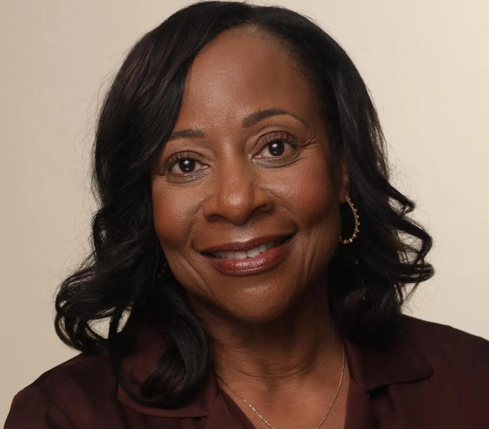 Robin L. Washington To Receive Her Flowers At The 19th Annual Women Of ...