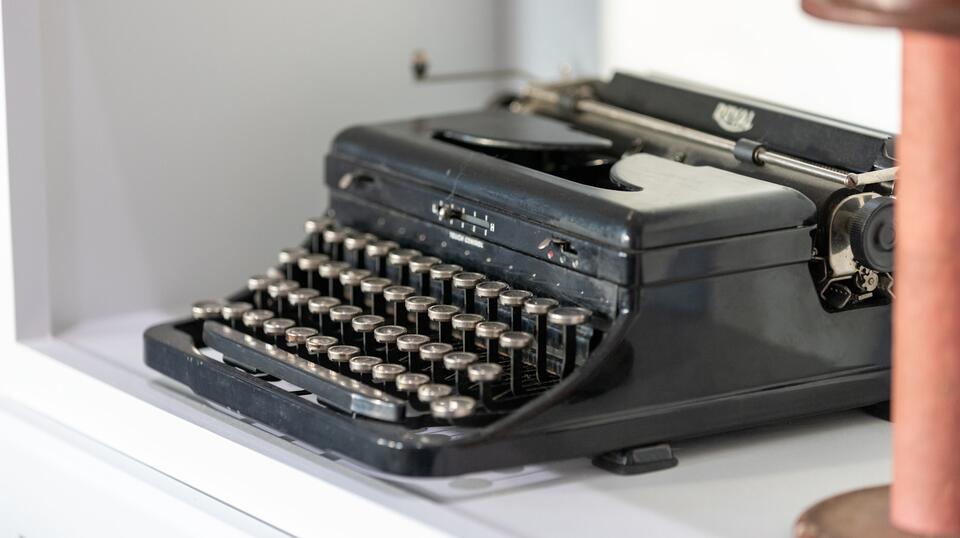 7 Boomer Era Tools That Decorators Treat Like Art Pieces - NewsBreak
