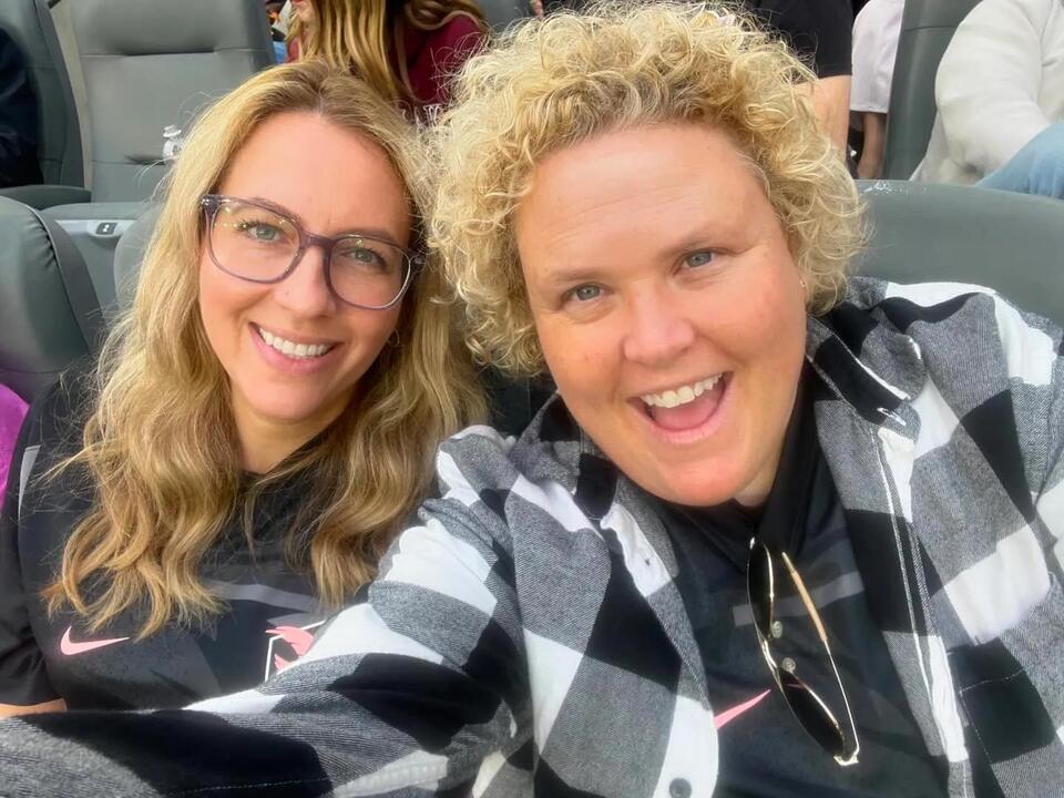 Fortune Feimster And Jax Smith Will Grand Marshal Chicago’s 2024 Pride ...