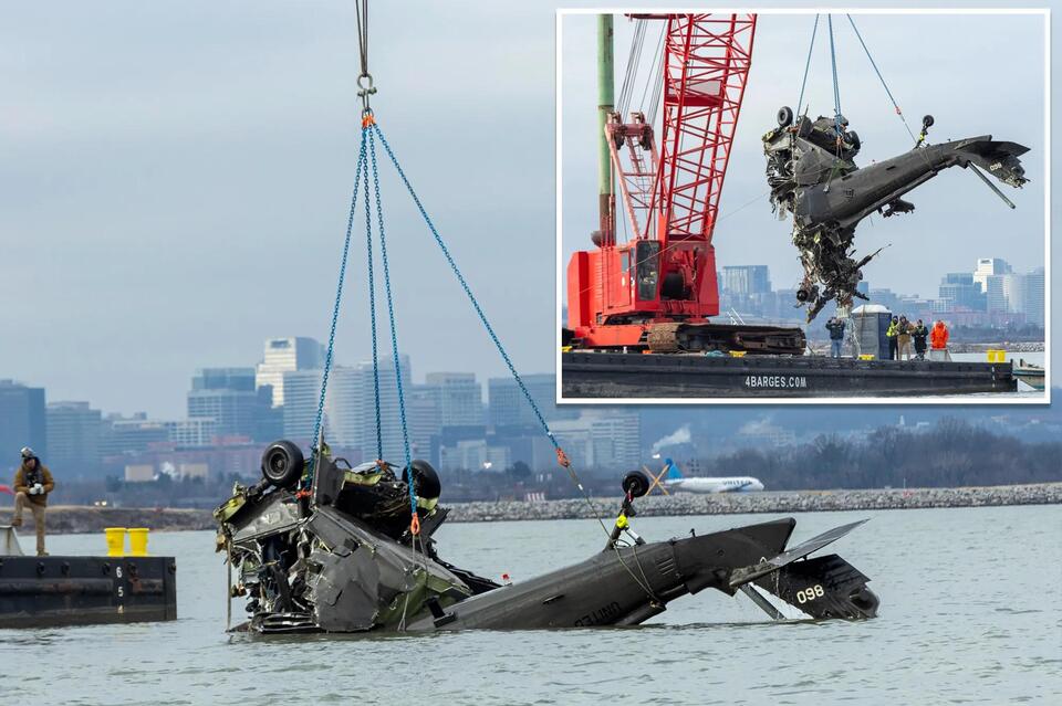 Mangled remains of downed Black Hawk helicopter pulled from the Potomac ...