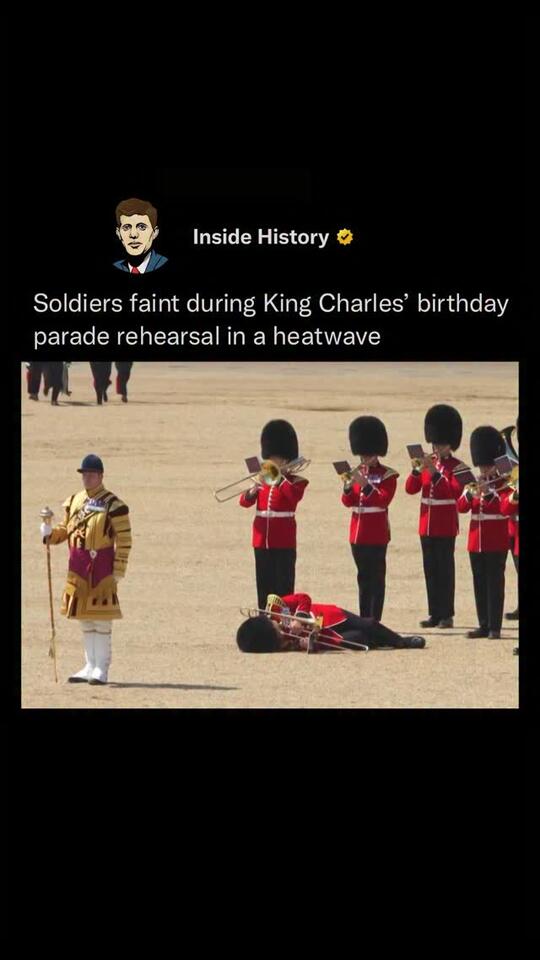 Royal guards, such as those stationed outside Buckingham Palace in the ...
