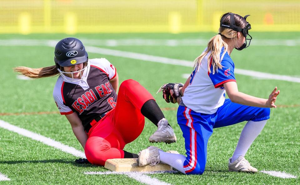 Giant softball blanks 'Streaks, 8-0 - NewsBreak