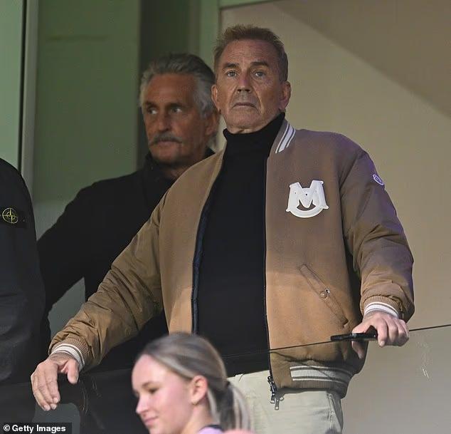 Hollywood legend spotted in the crowd at AFL match as he takes a break ...
