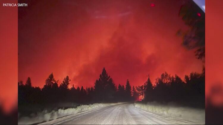 Flat Fire burns 22,000 acres, destroys 4 homes; containment rises to 7% ...