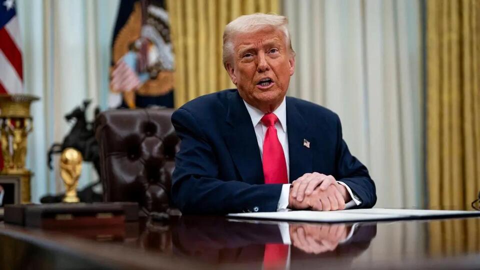 Donald Trump Sparks Dementia Fears as He Shares Confusing Photo of ...