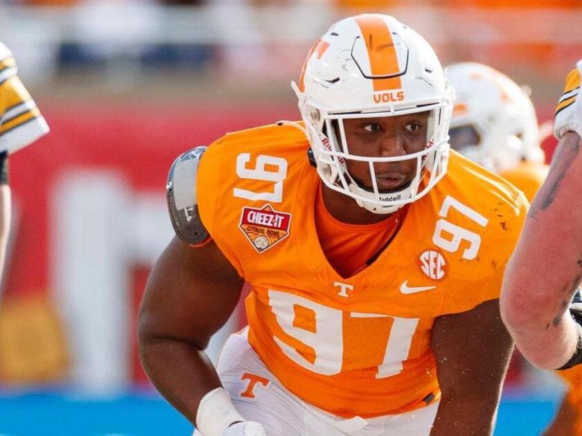 Tennessee DL Jayson Jenkins no longer planning to enter transfer portal