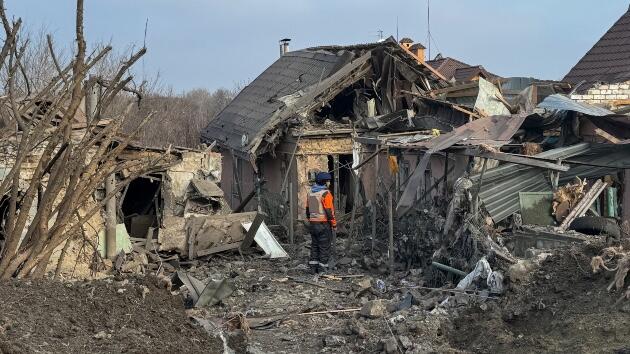 Ukrainian soldiers battle to stabilize southern front amid latest peace ...