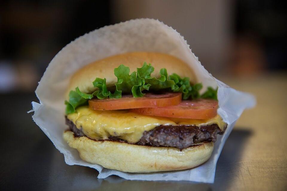Why Are Fast Food Cheeseburgers So Expensive In Washington Now? - NewsBreak