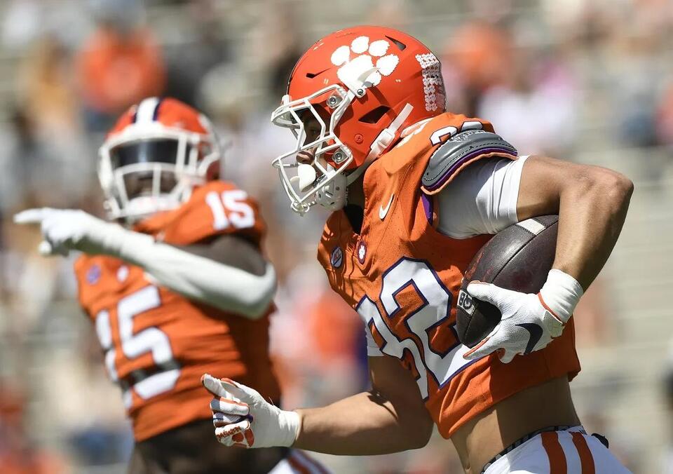 Clemson LB Depth Could Pay Dividends in 2024 - NewsBreak