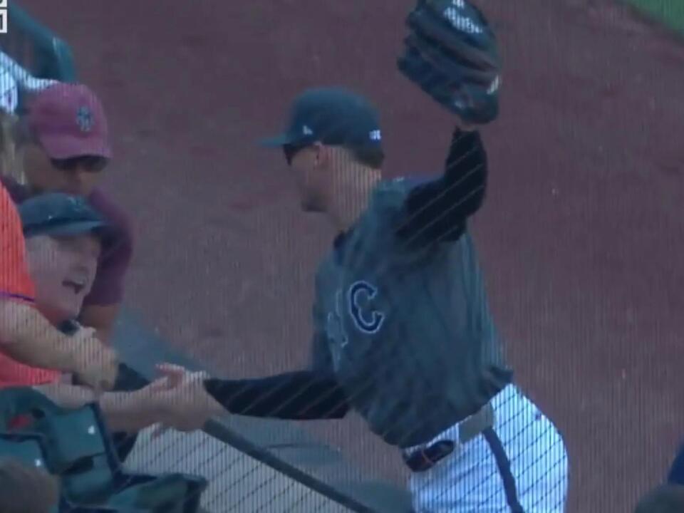 Brandon Nimmo makes catch in stands, shakes hands with fan in wholesome ...