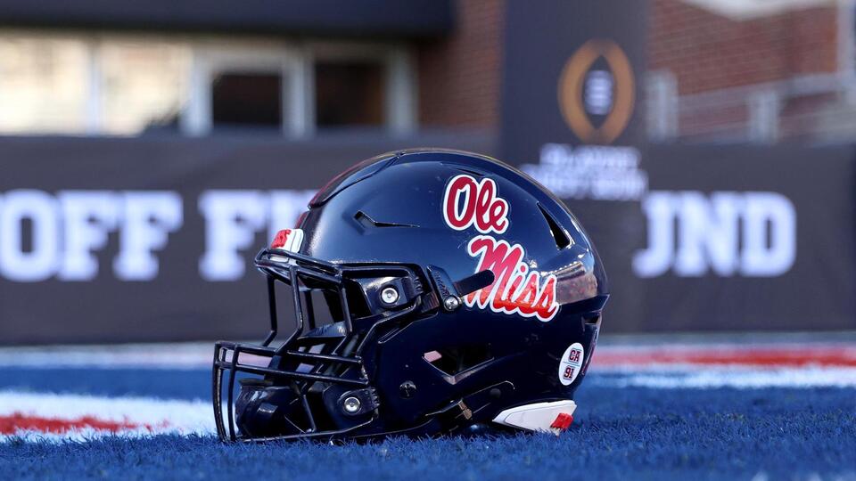 Ole Miss Uses Patriots' Team Plane to Fly to CFP Matchup vs. Georgia in ...