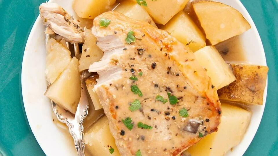Crock Pot Pork Chops With Potatoes That Make Dinner Easy - NewsBreak