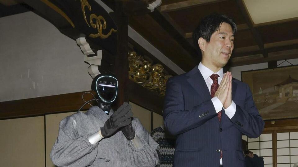 Japan debuts humanoid robot priest trained on sacred Buddhist texts for ...